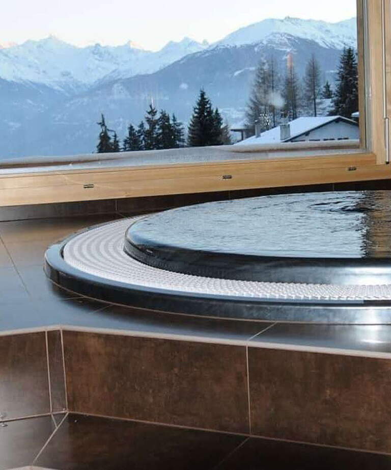 Astralpool Odisea 20 Commercial Round Overflow Spa | Leisurequip
